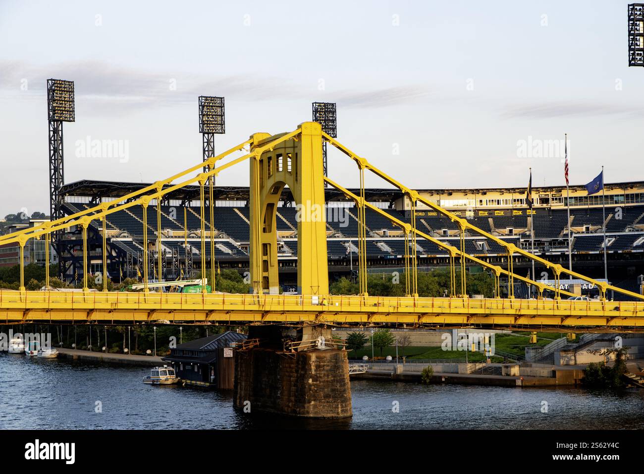 PitTsburgh, Pennsylvania, USA - 8 August 2023: Golden-yellow bridge ...
