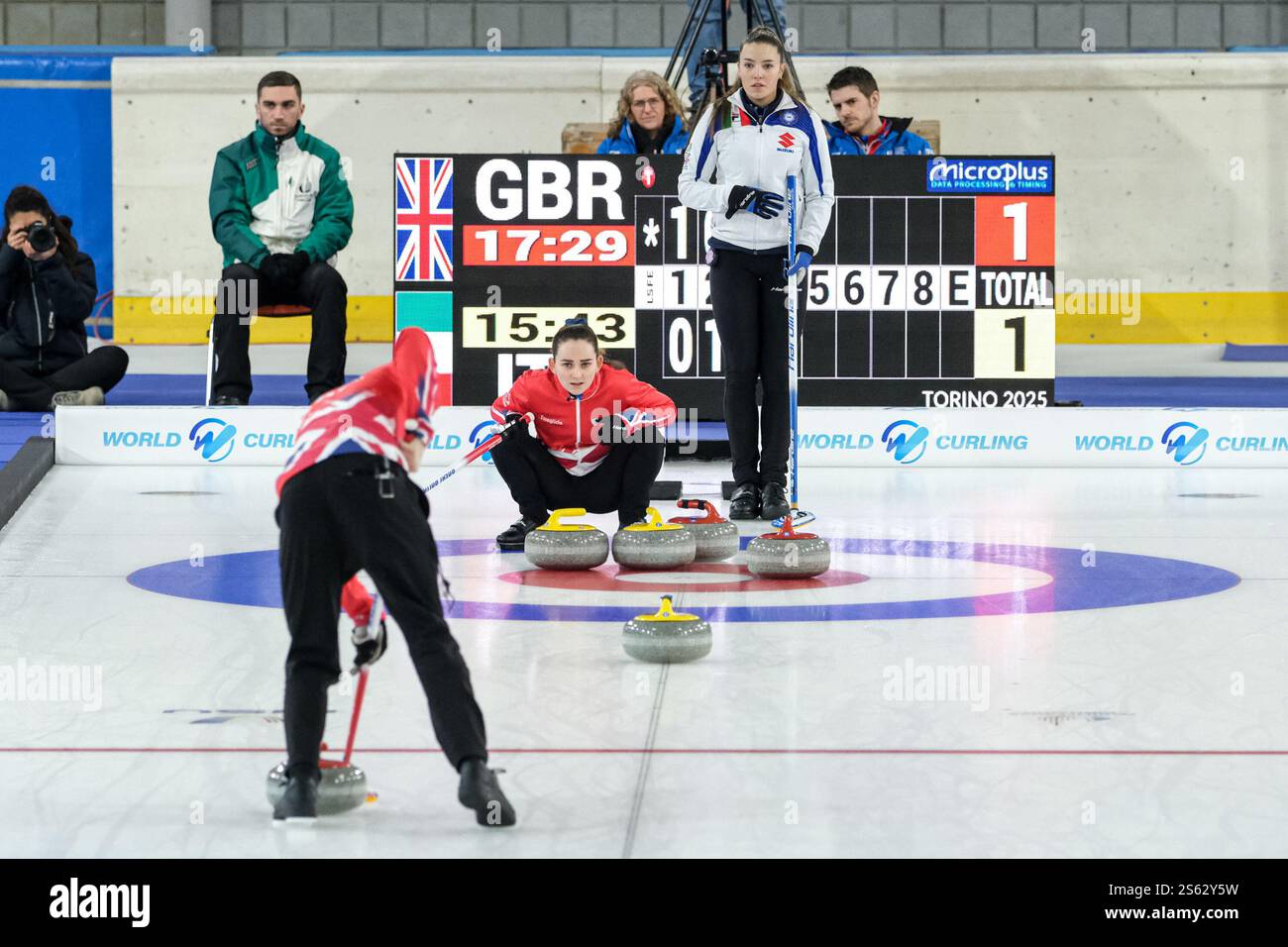 Turin, Italy. 14th Jan, 2025. Robyn Munro (GBR) (L) and Giulia Zardini ...