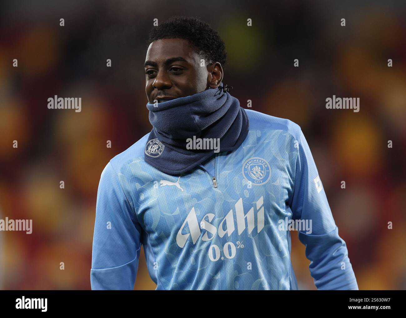 London, UK. 14th Jan, 2025. Divin Mubama of Manchester City warms up ...