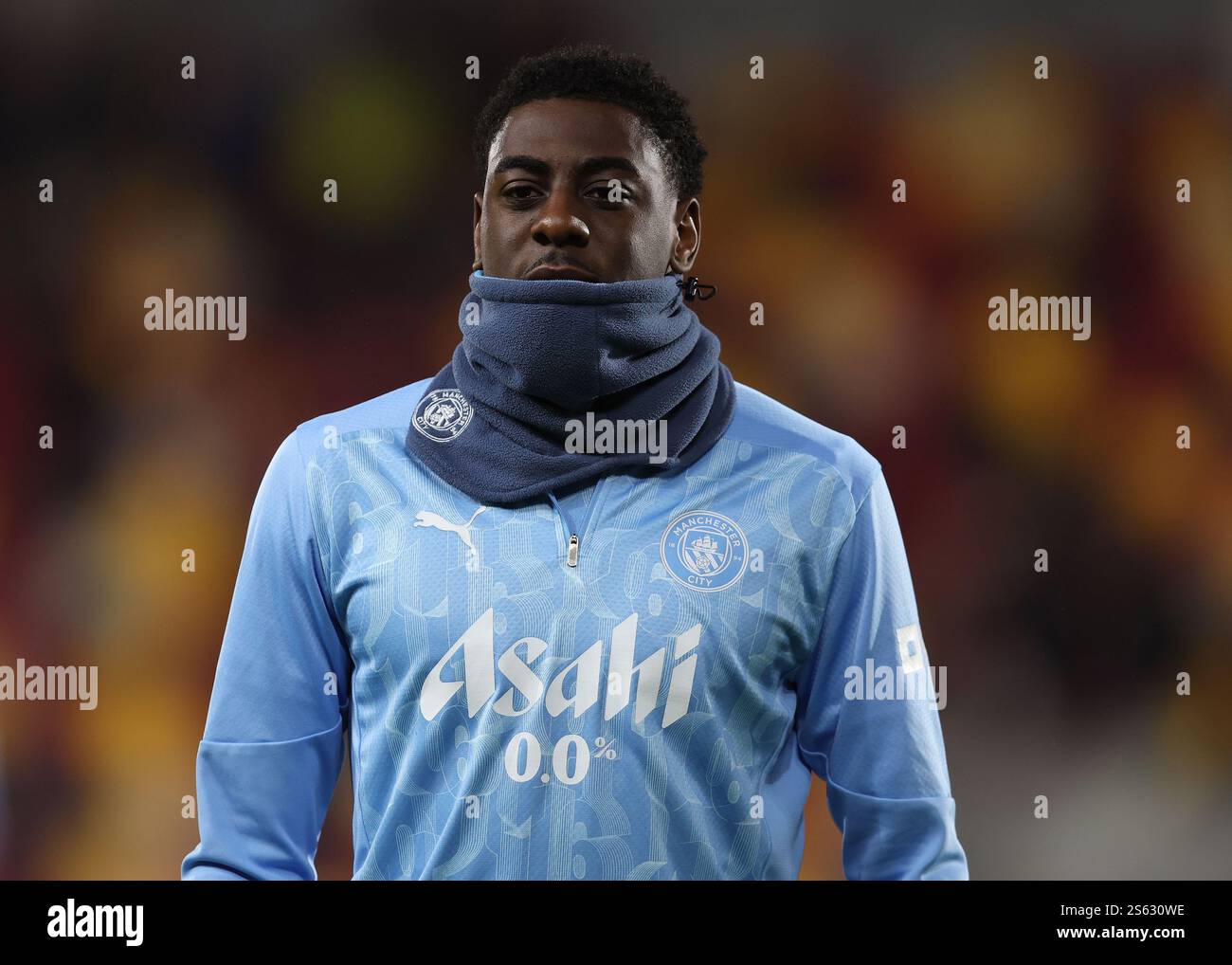 London, UK. 14th Jan, 2025. Divin Mubama of Manchester City warms up ...