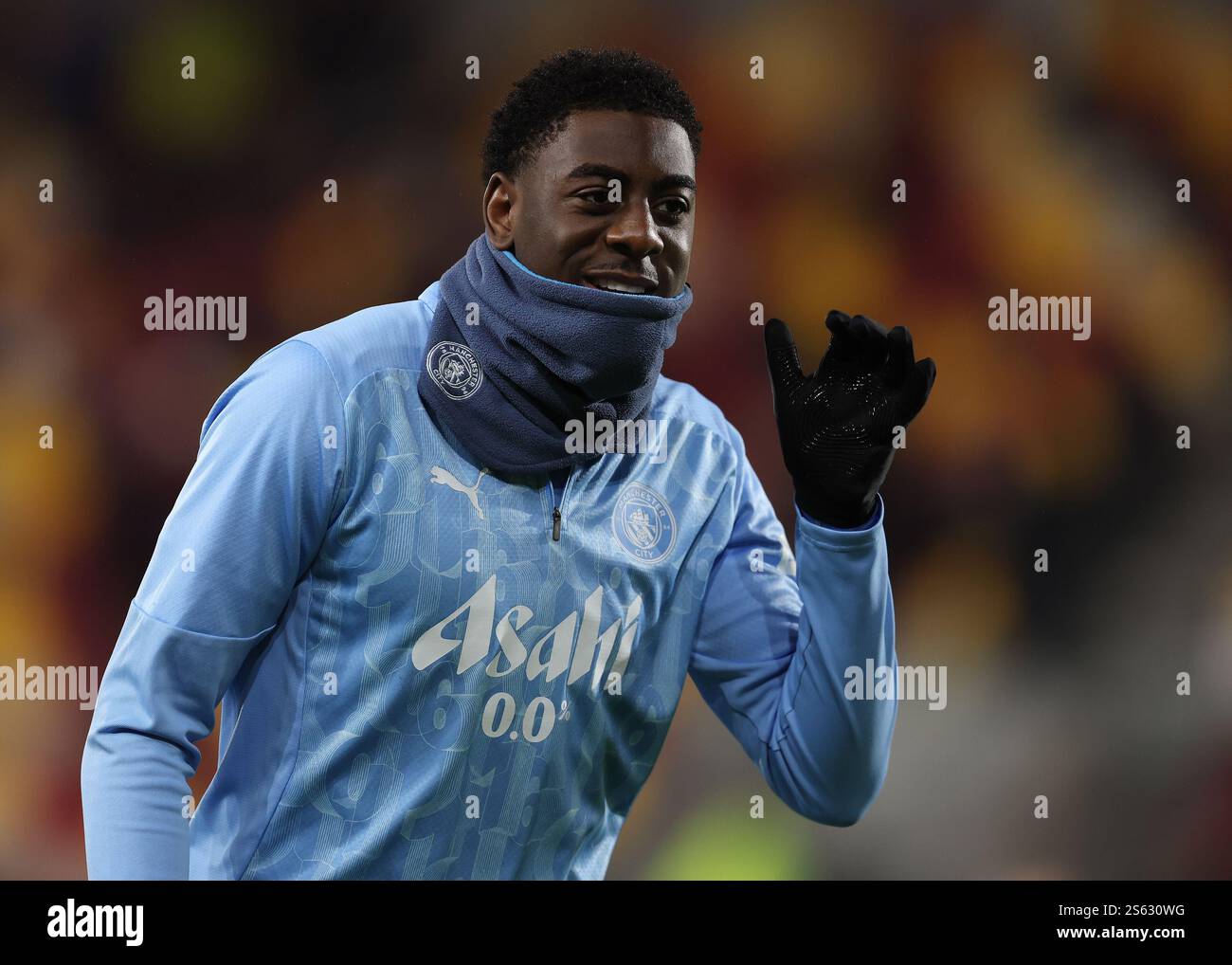 London, UK. 14th Jan, 2025. Divin Mubama of Manchester City warms up ...
