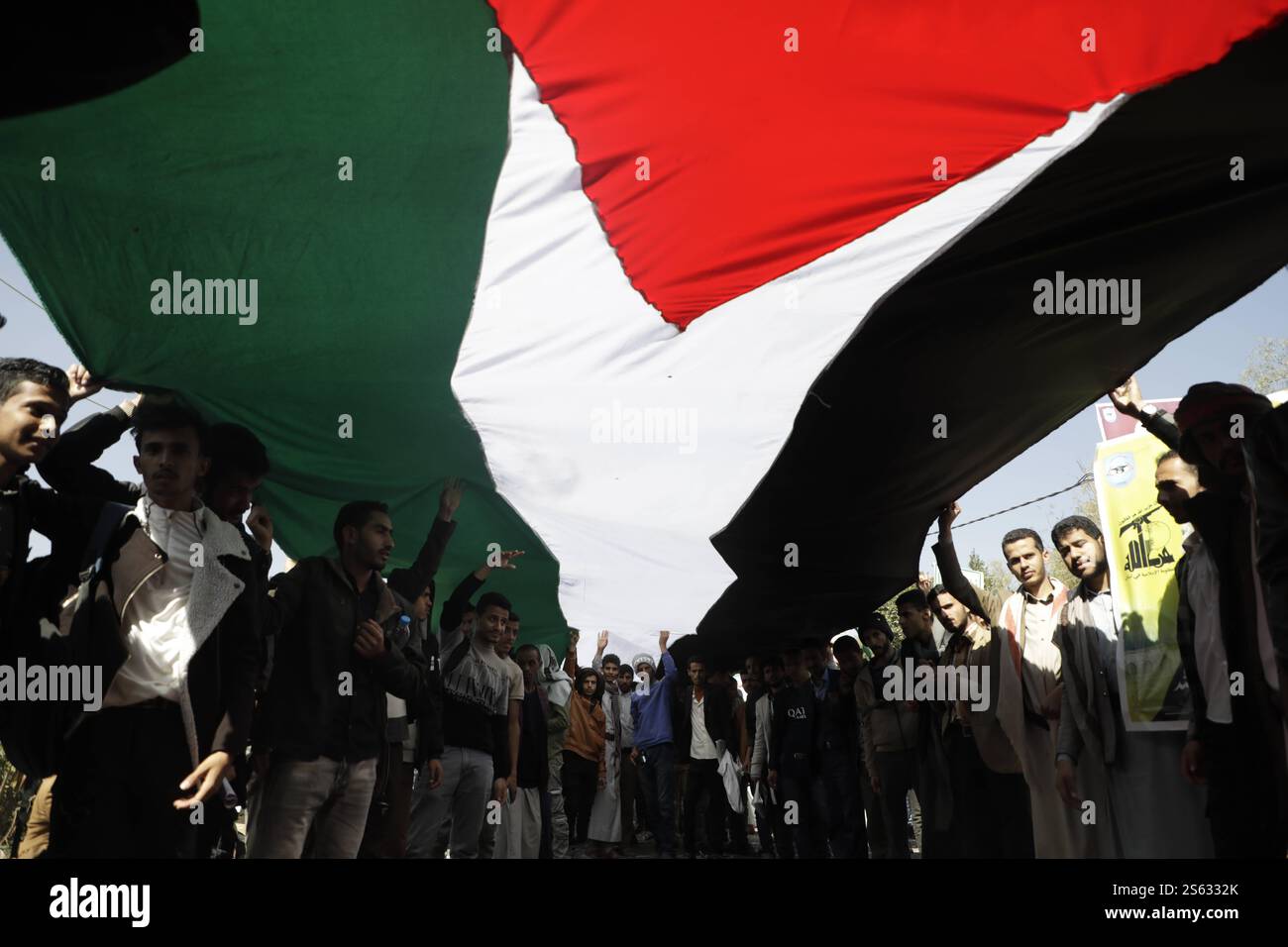 YEMEN HOUTHIS USA ISRAEL CONFLICT- Protesters carry a large Palestinian ...