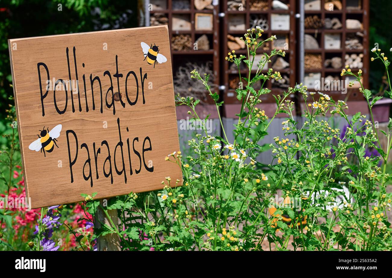 Beneficial pollinators hi-res stock photography and images - Alamy