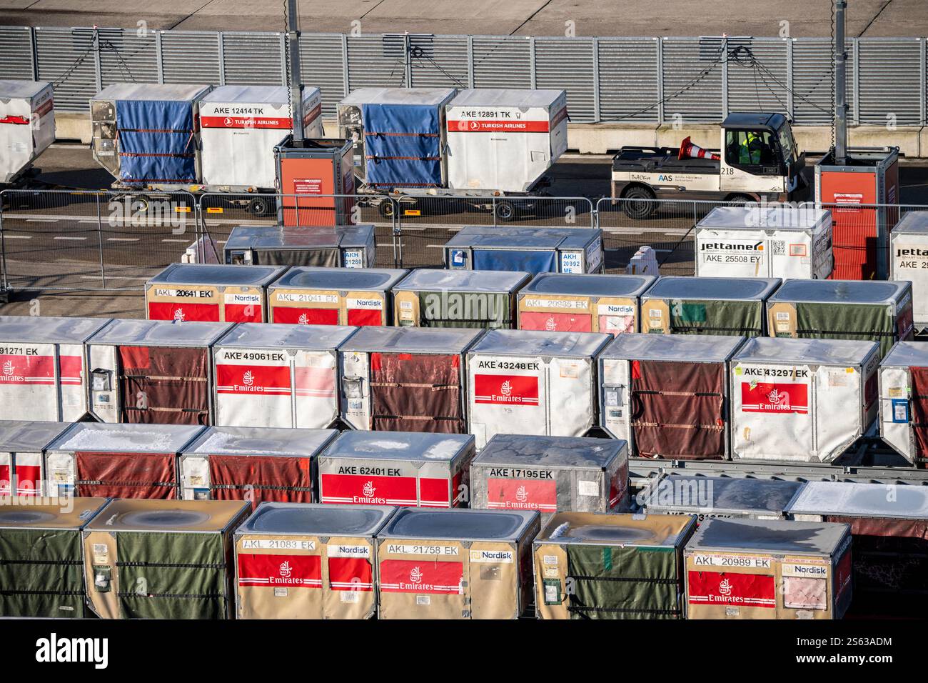 Düsseldorf Airport, Unit Load Devices, ULD, containers for baggage and ...