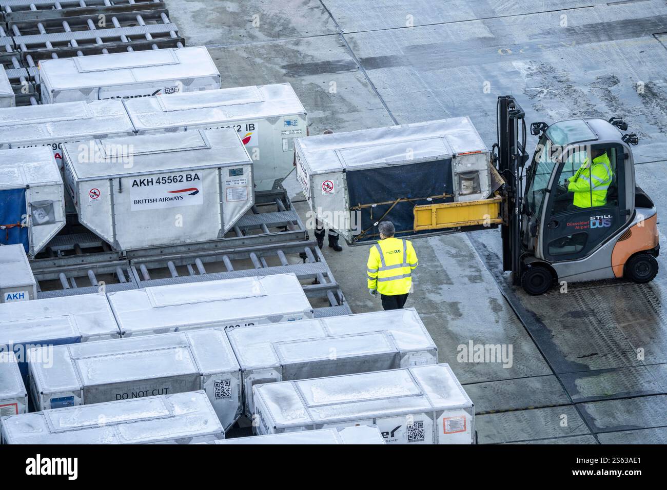 Düsseldorf Airport, Unit Load Devices, ULD, containers for baggage and ...