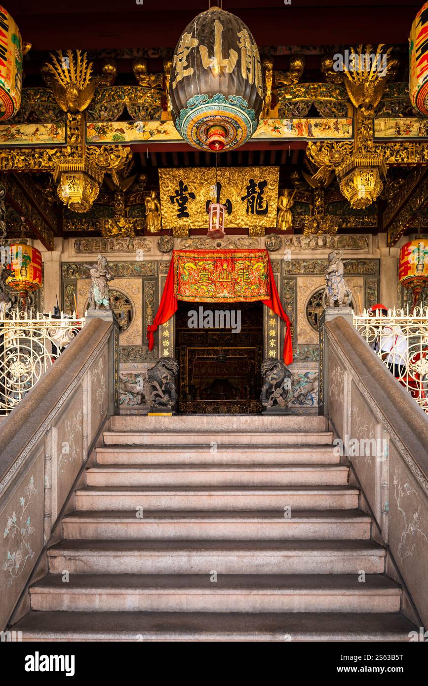 Entrance to the Chinese Clan house Leong San Tong Khoo Kongsi ...
