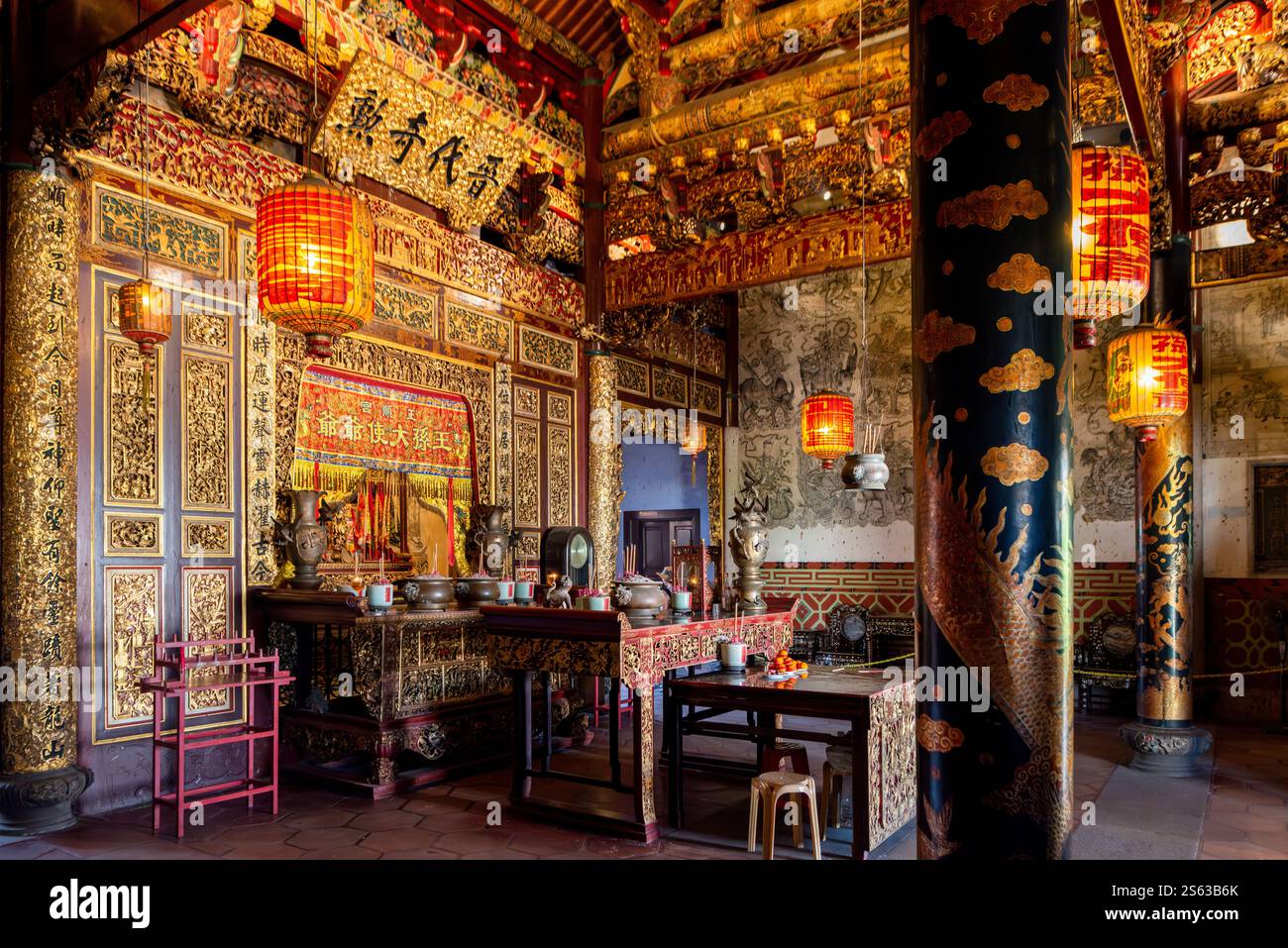 Chinese traditional house interior hi-res stock photography and images ...