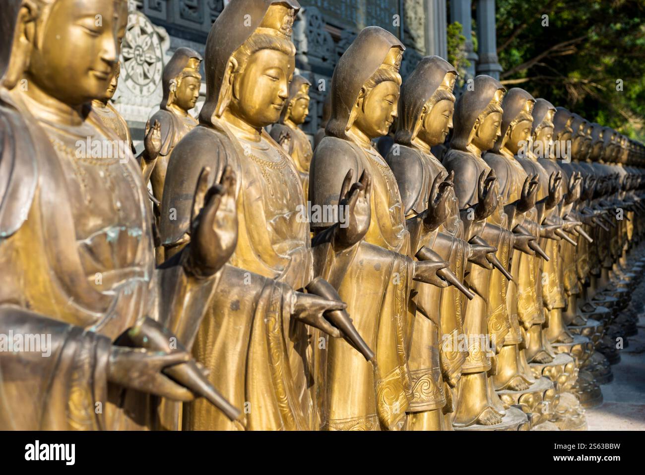 Rows of Goddess of Mercy statues at Kek Lok Si temple, George Town ...