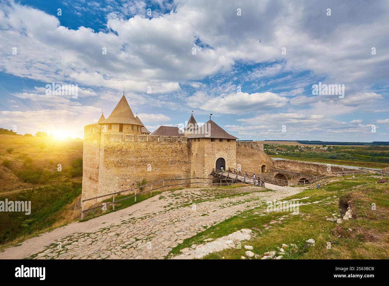 Ancient fortress in Khotyn in morning sun with mist, West Ukraine ...