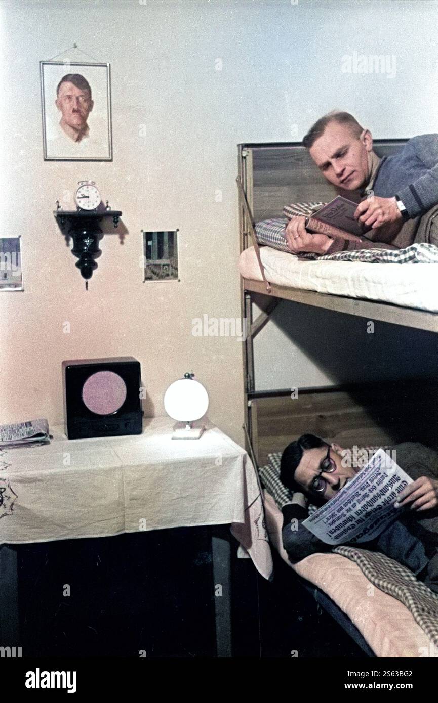 Portrait of adolf hitler hi-res stock photography and images - Alamy