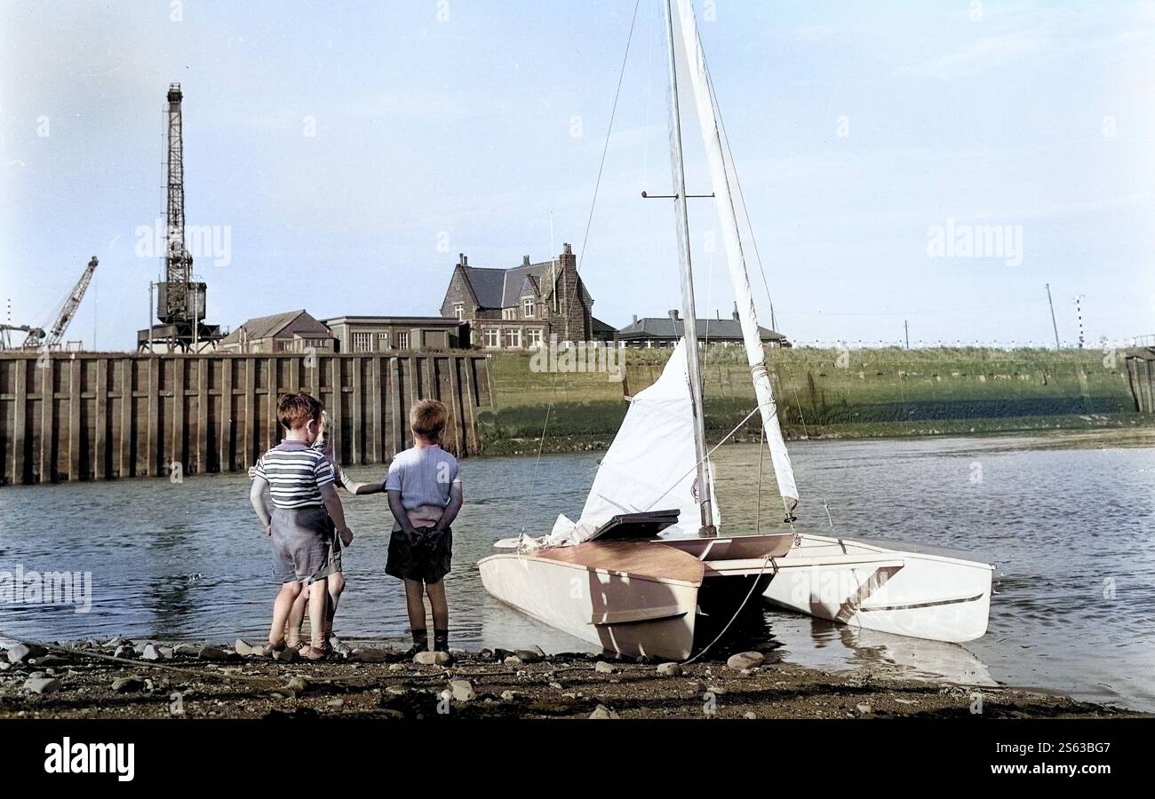 1950s children playing britain hi-res stock photography and images - Alamy