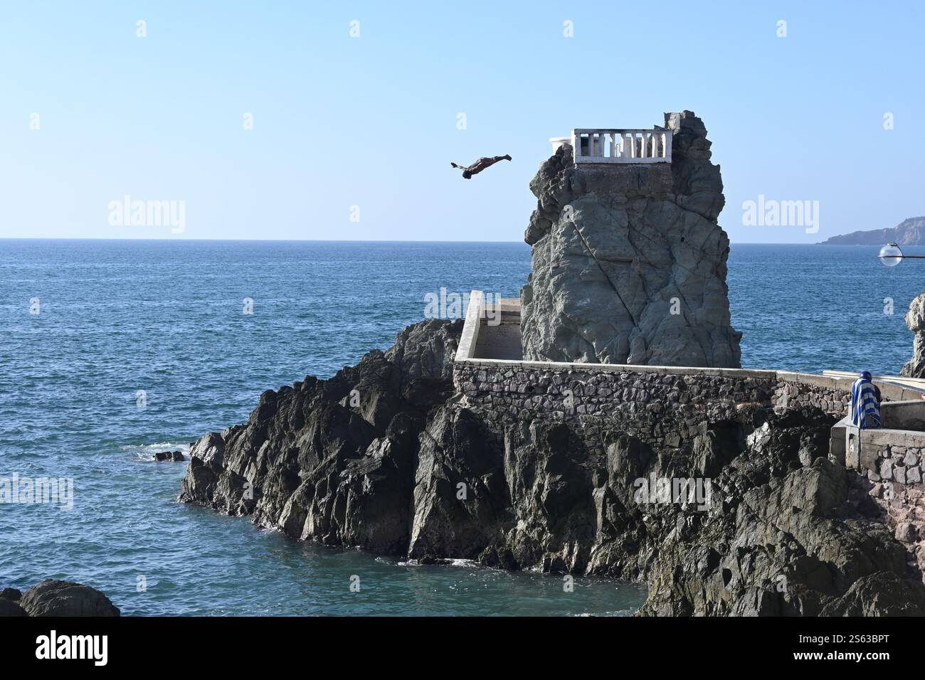 Mazatlan Cliff divers, Mazatlan, Mexico Stock Photo - Alamy