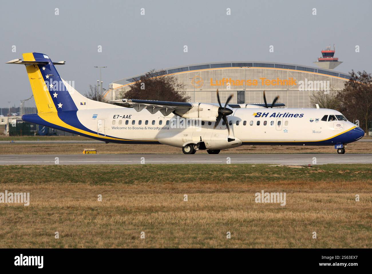 Airplane take off bosnia herzegovina hi-res stock photography and ...