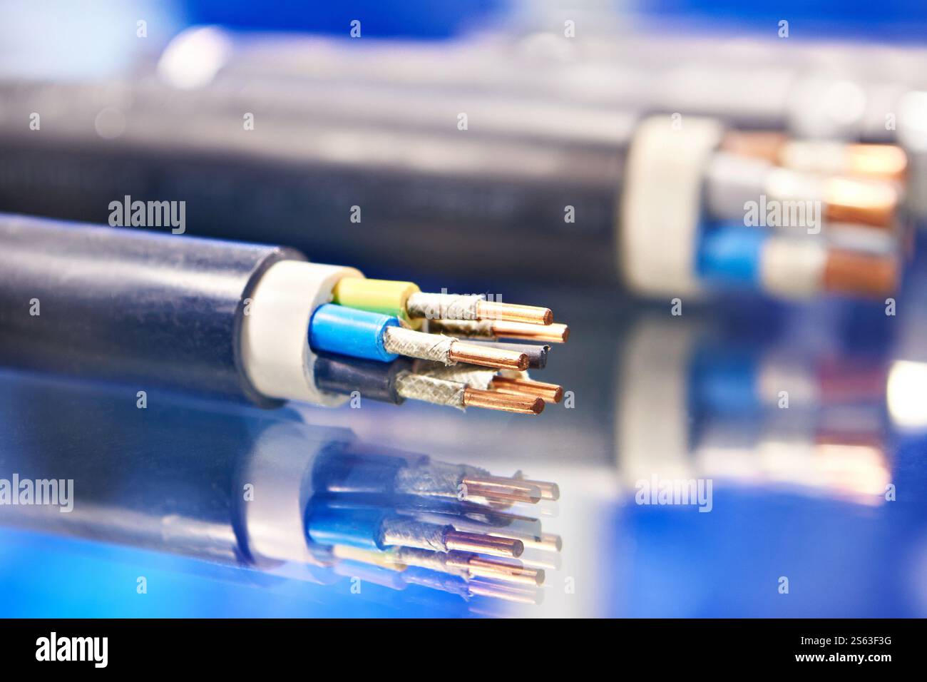 Steel cable cross section hi-res stock photography and images - Alamy