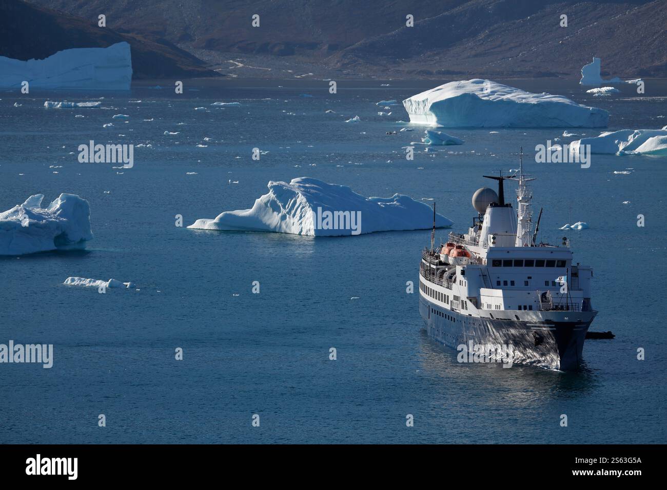 An arctic cruise ship sailing in Karrat Fjord.Baffin Bay.Western ...