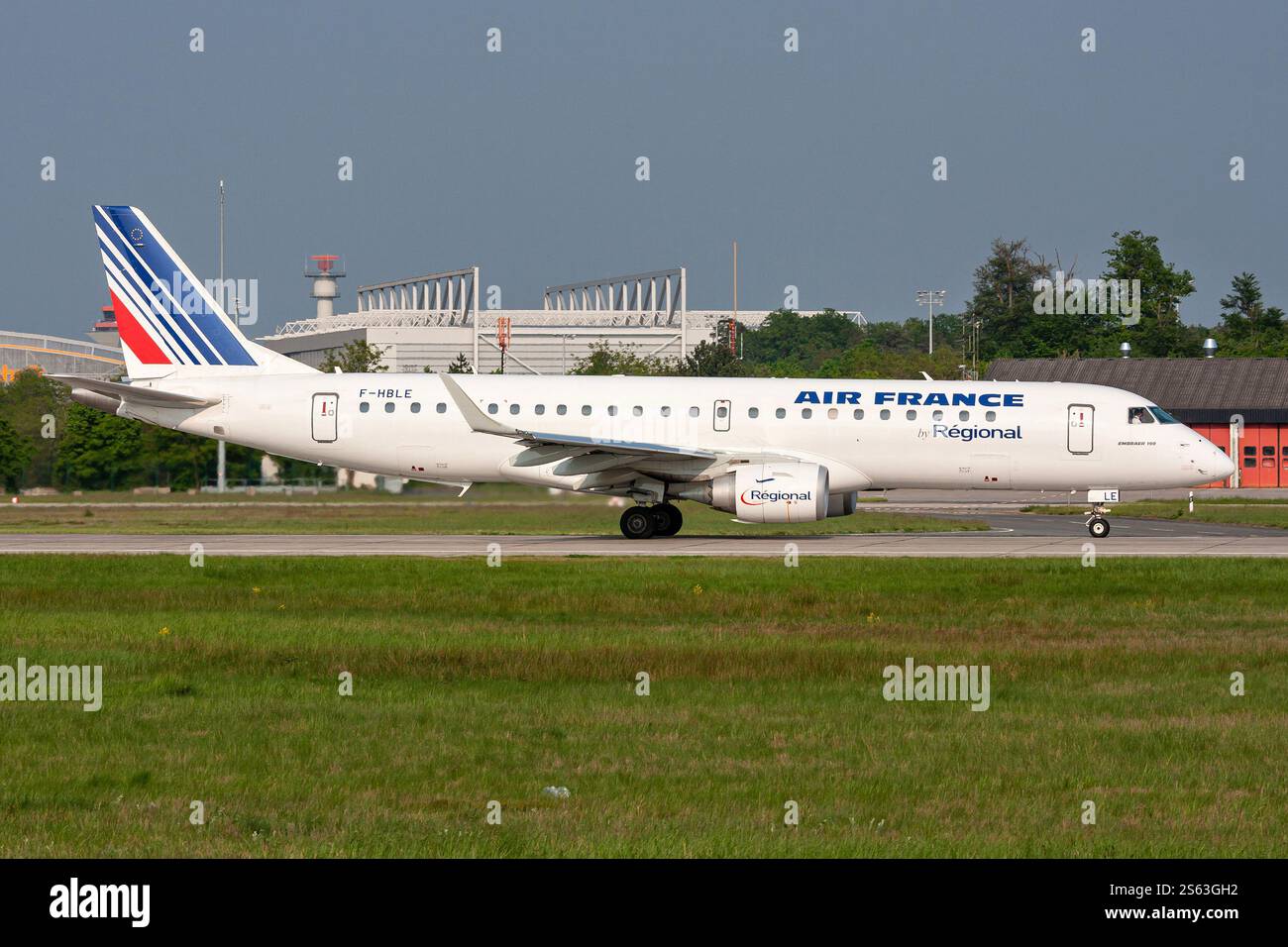 Regional Embraer 190 in Air France livery with registration F-HBLE on ...