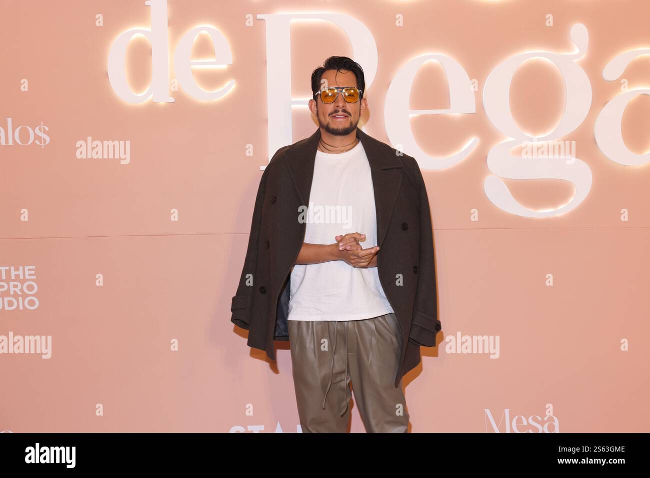 Jorge Aranda attends the red carpet for Mesa de Regalos Premiere at ...