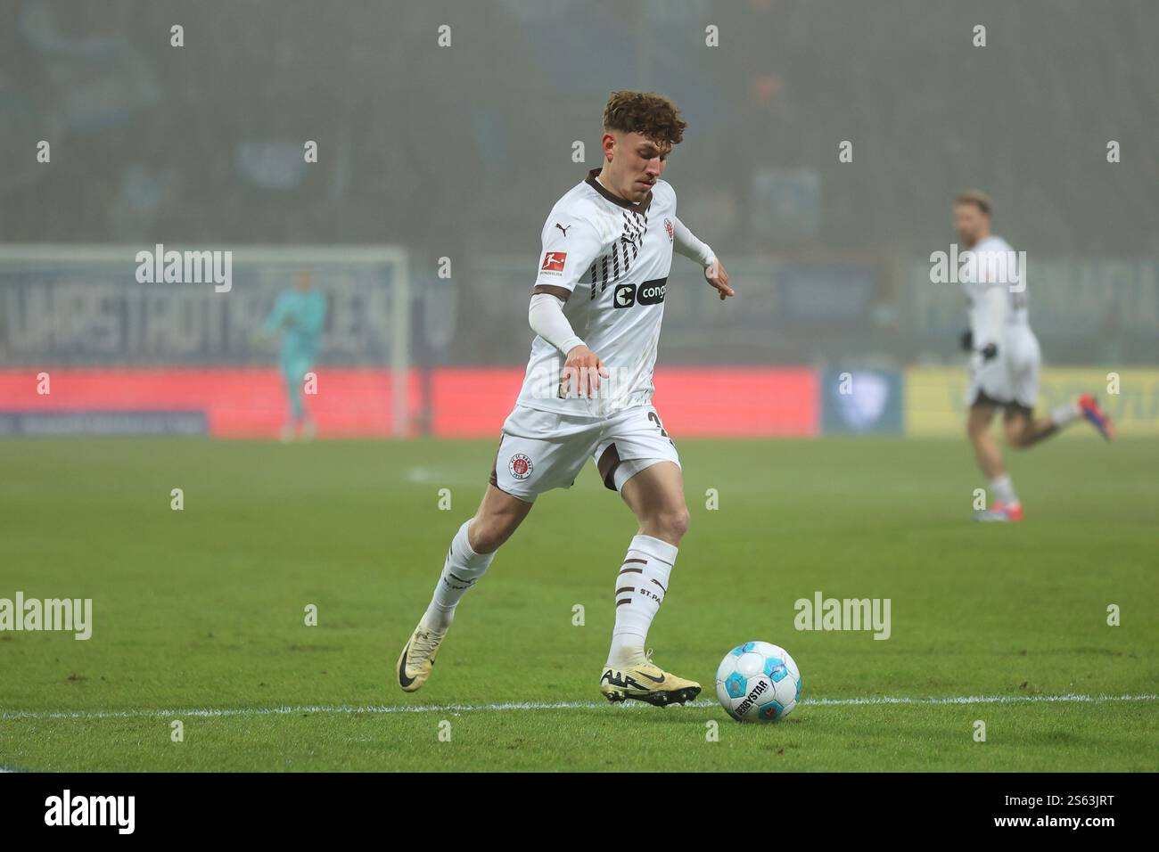 Bochum, Deutschland. 15th Jan, 2025. Philipp Treu (FC St. Pauli, #23 ...