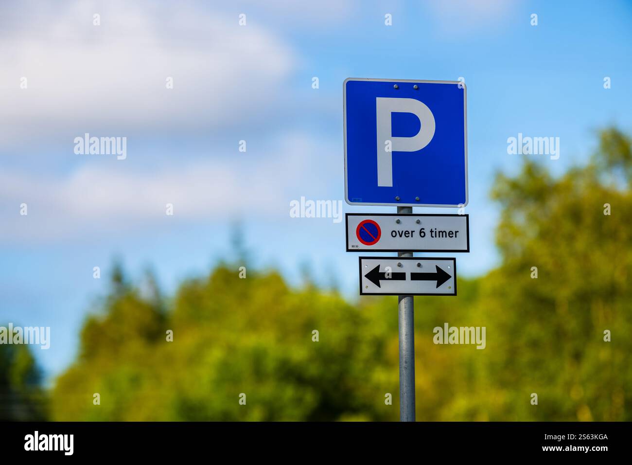 Parking sign allowing less than 6 hours parking Stock Photo - Alamy
