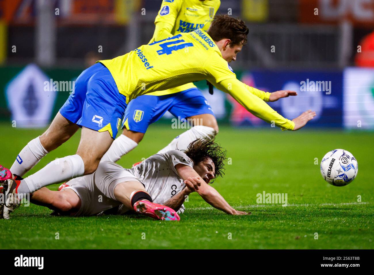 Waalwijk, Netherlands. 15th Jan, 2025. WAALWIJK, NETHERLANDS - JANUARY 15: Luuk Wouters of RKC ...