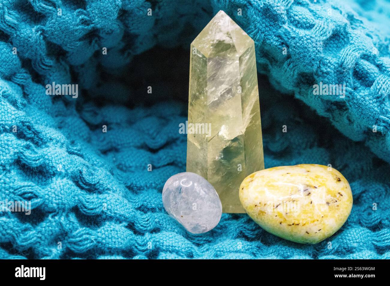 Blue background group of crystals different sizes. High quality photo ...