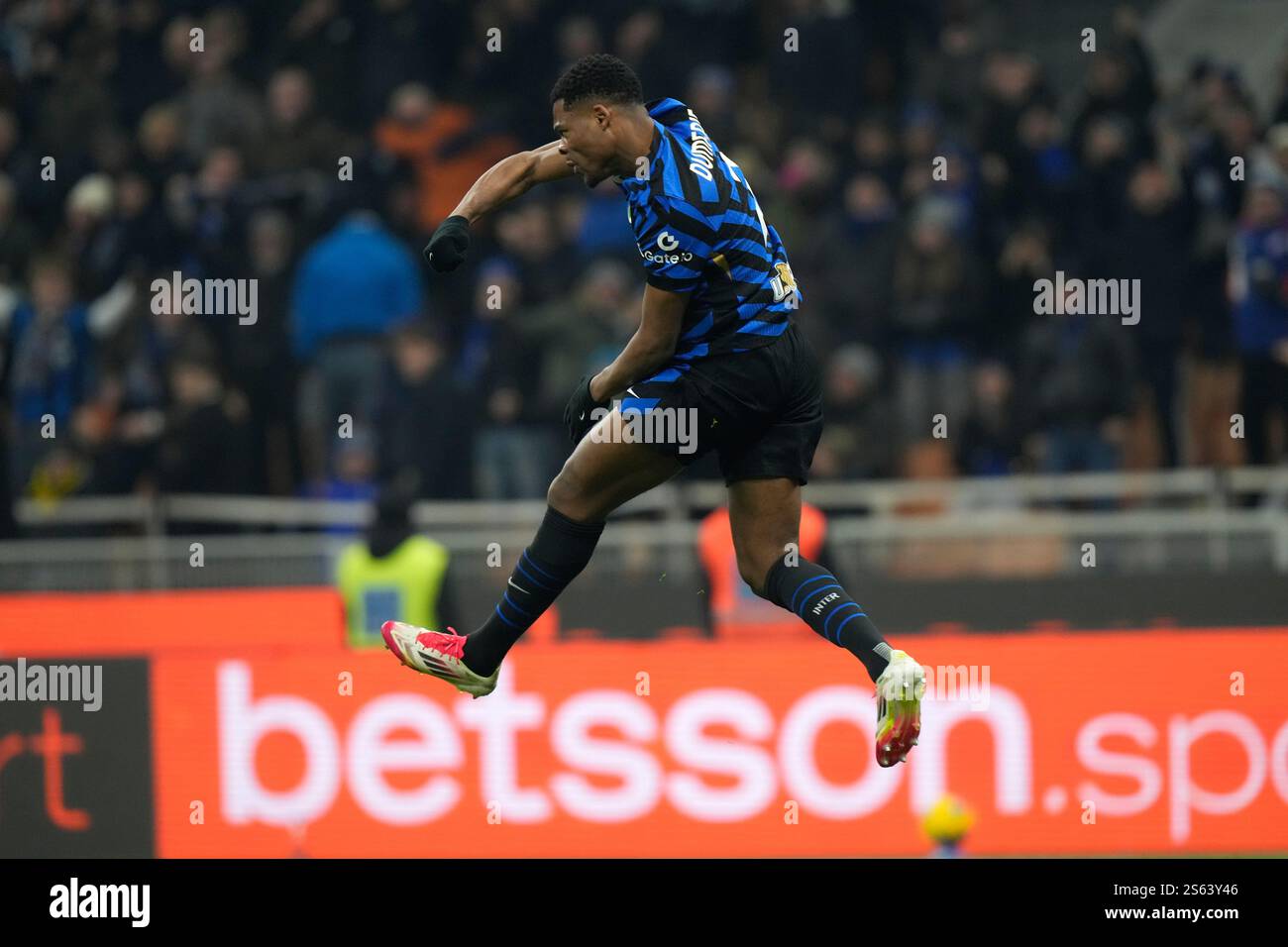 Inter Milan's Denzel Dumfries celebrates after scoring during a Serie A ...