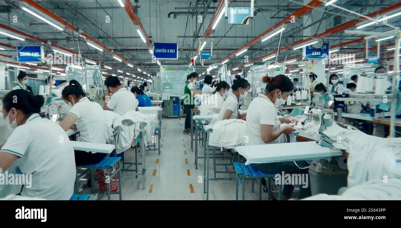 BUY NOW! THE SHOPPING CONSPIRACY, manufacturing, 2024. © Netflix ...