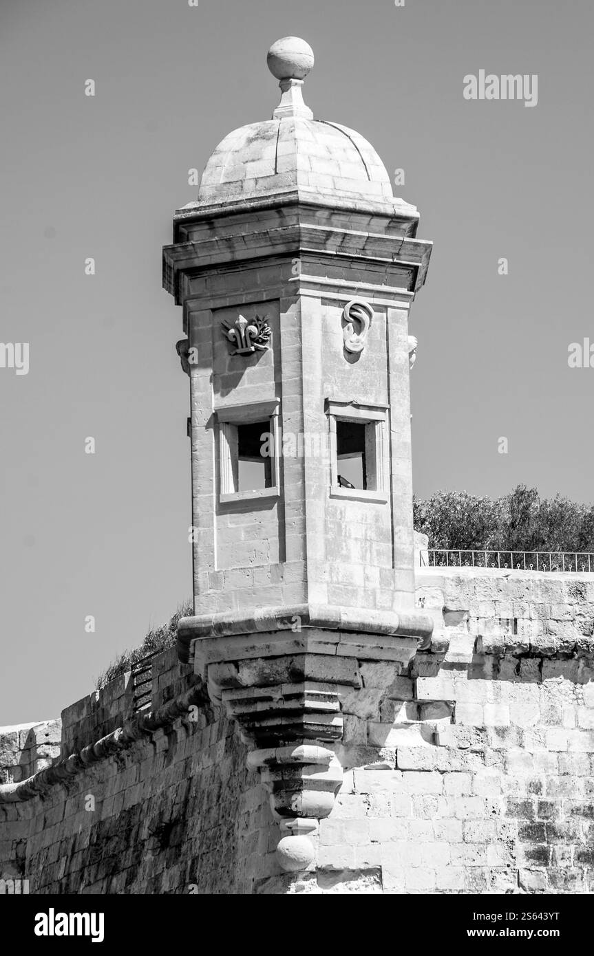 Tall narrow monument Black and White Stock Photos & Images - Alamy
