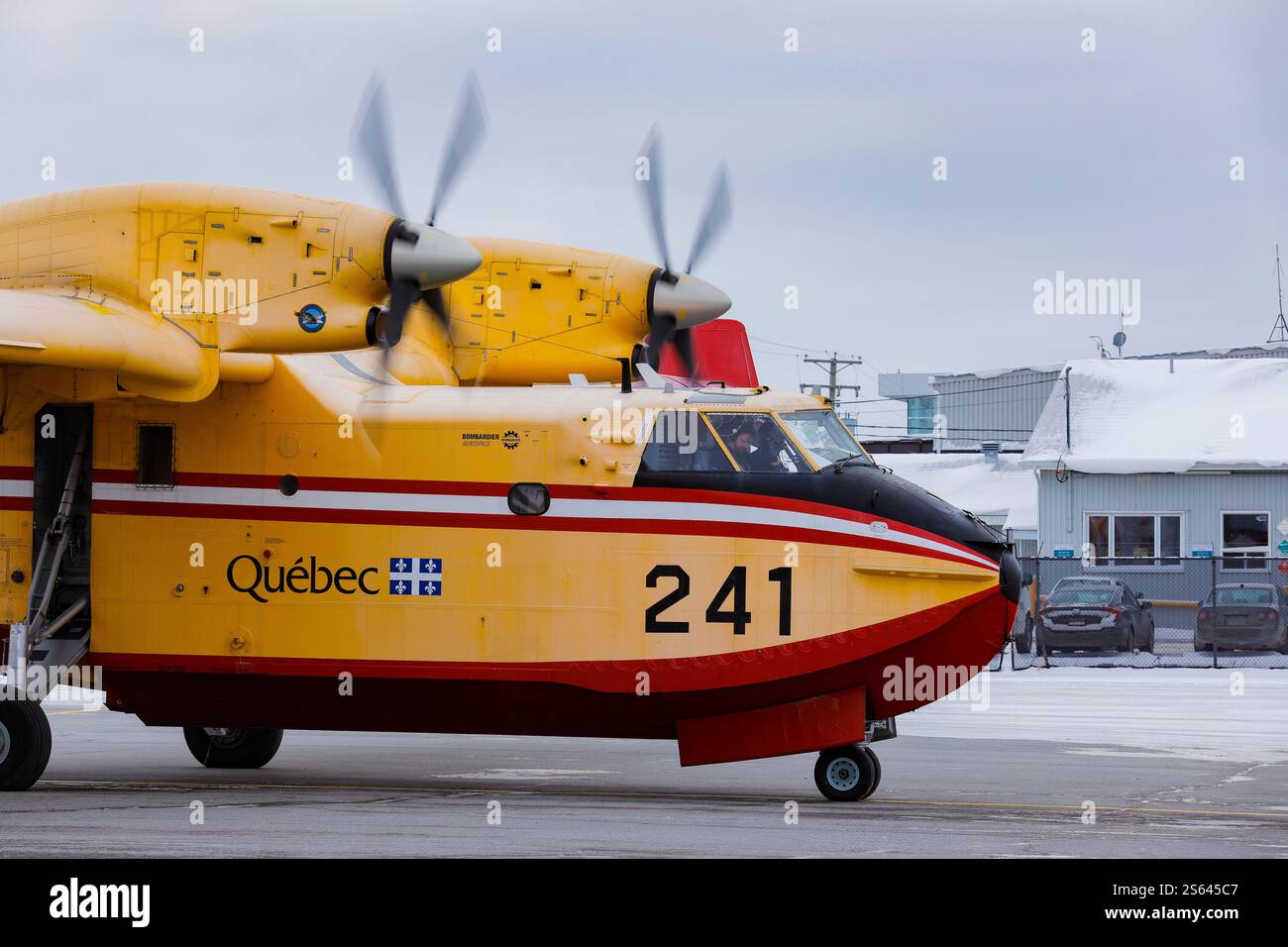 Quebec City, Canada. 15th Jan, 2025. A SOPFEU CL-415 is taxiing for ...