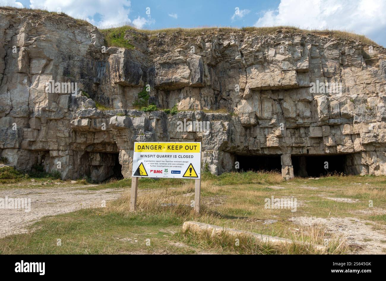 Danger - Keep Out sign at Winspit Quarry on the Isle of Purbeck, Dorset ...