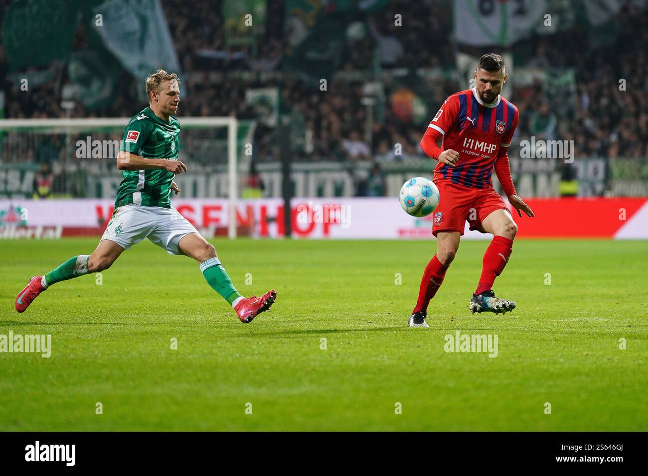 Marnon Busch (1. FC Heidenheim, #02) Pass, GER, SV Werder Bremen vs. 1 ...