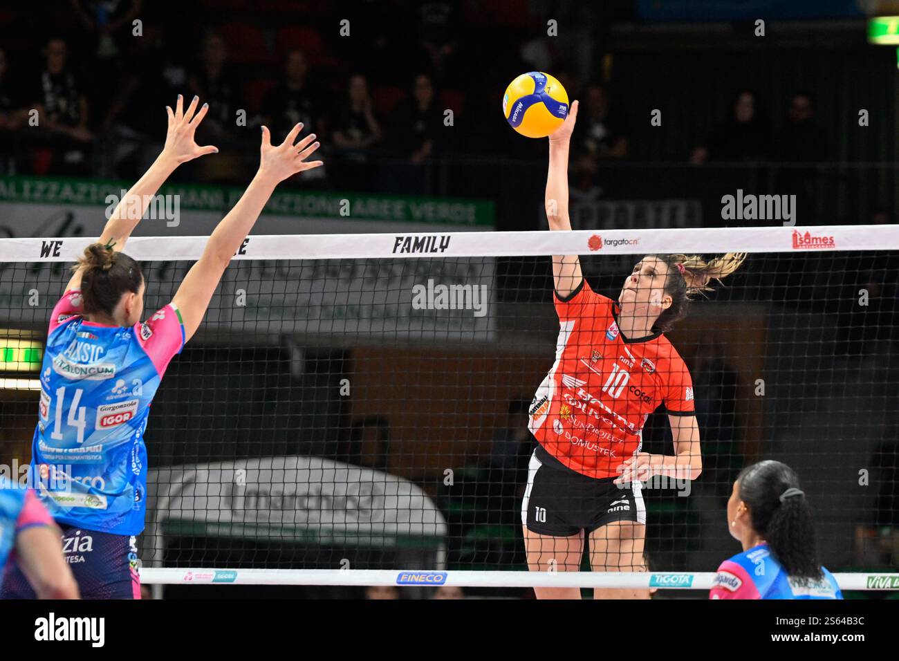 Maja Aleksic (Igor Gorgonzola Novara) - Ana Bjelica (Cuneo) during ...