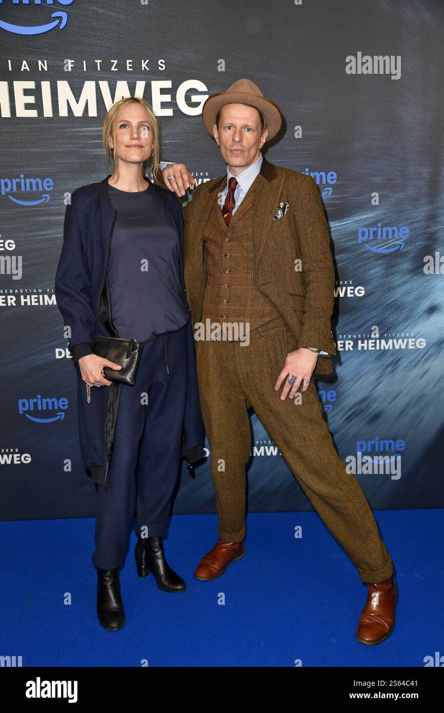 Alexander Scheer und Isabel Thierauch bei der Premiere FITZEKS DER ...