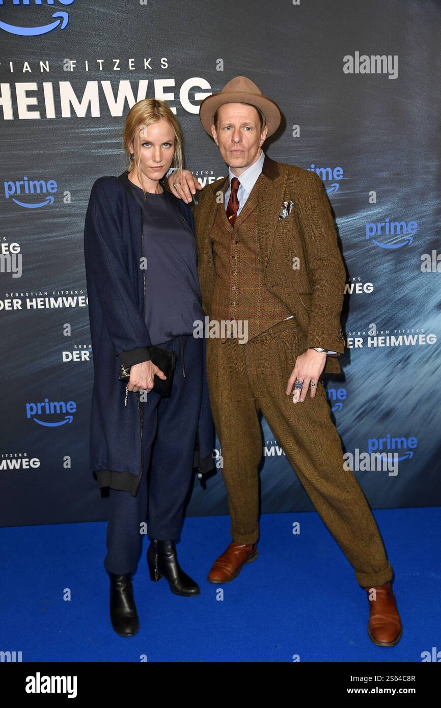 Alexander Scheer und Isabel Thierauch bei der Premiere FITZEKS DER ...