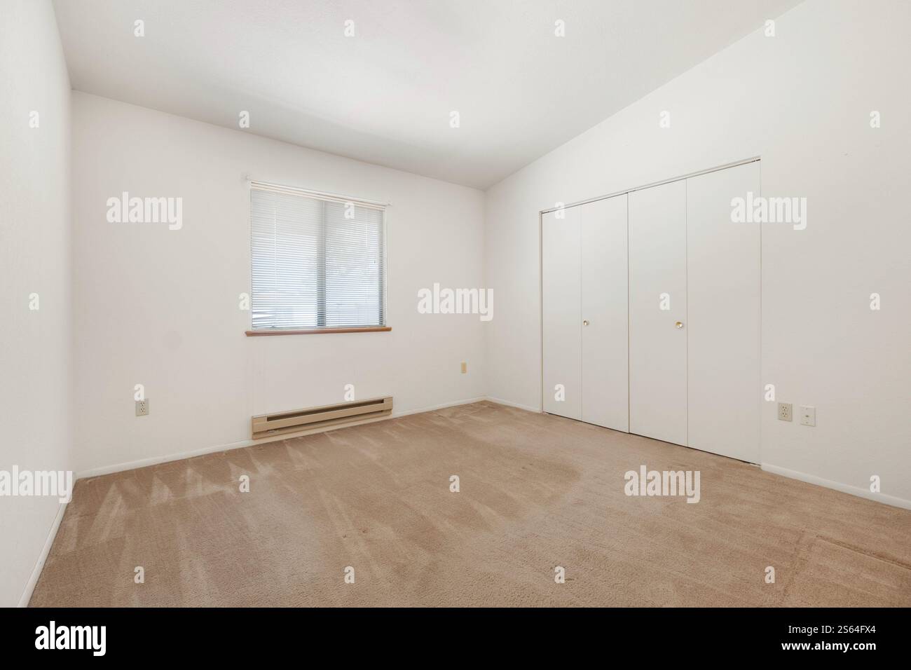 Large area features high ceilings hi-res stock photography and images ...