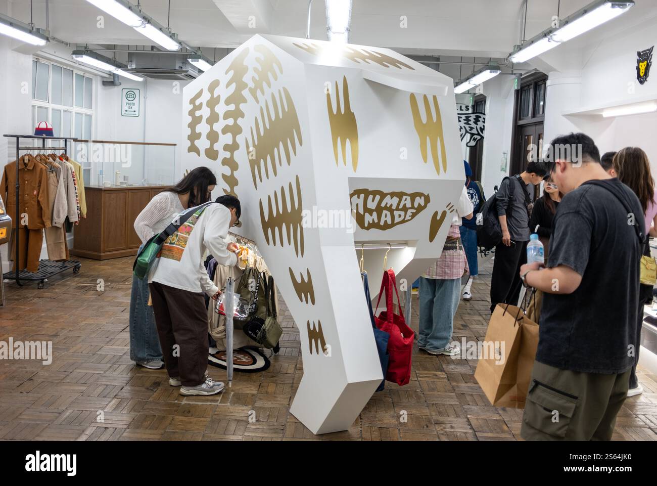 Shopping girls clothes in clothing hi-res stock photography and images ...