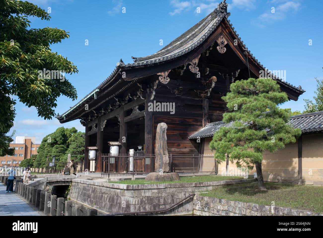 Southern Entrance Gate to Toji Temple Kyoto Japan Stock Photo - Alamy
