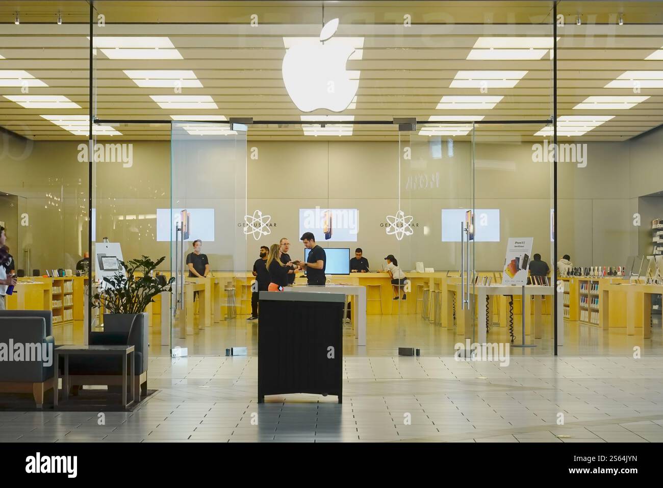 Apple computer storefront Coquitlam Centre Mall, Coquitlam, B. C ...