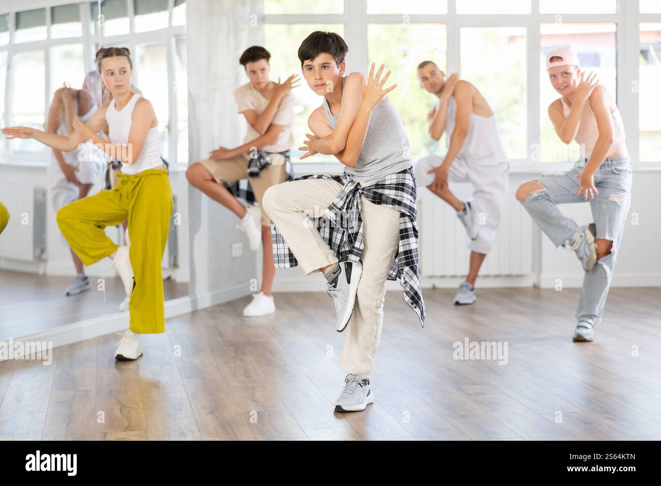 Teenage boy dancing hip hop in group Stock Photo - Alamy