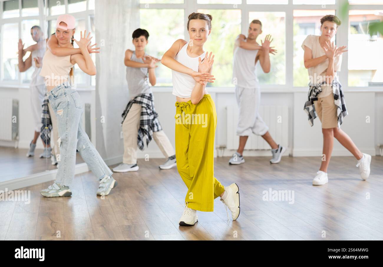 Teenage girl dancing jazz funk in group Stock Photo - Alamy
