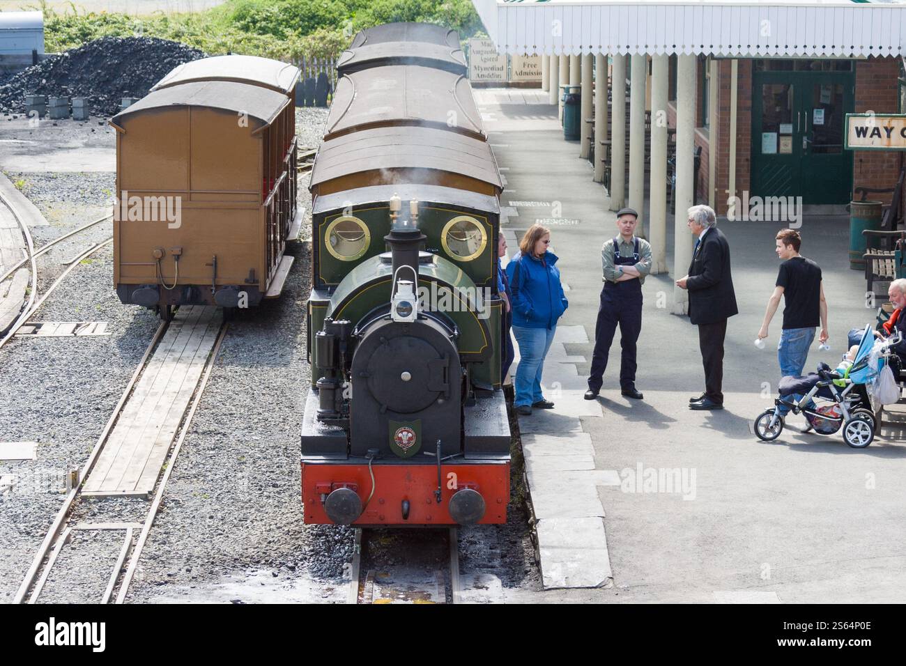 A steam train on the Talyllyn Railway Stock Photo - Alamy