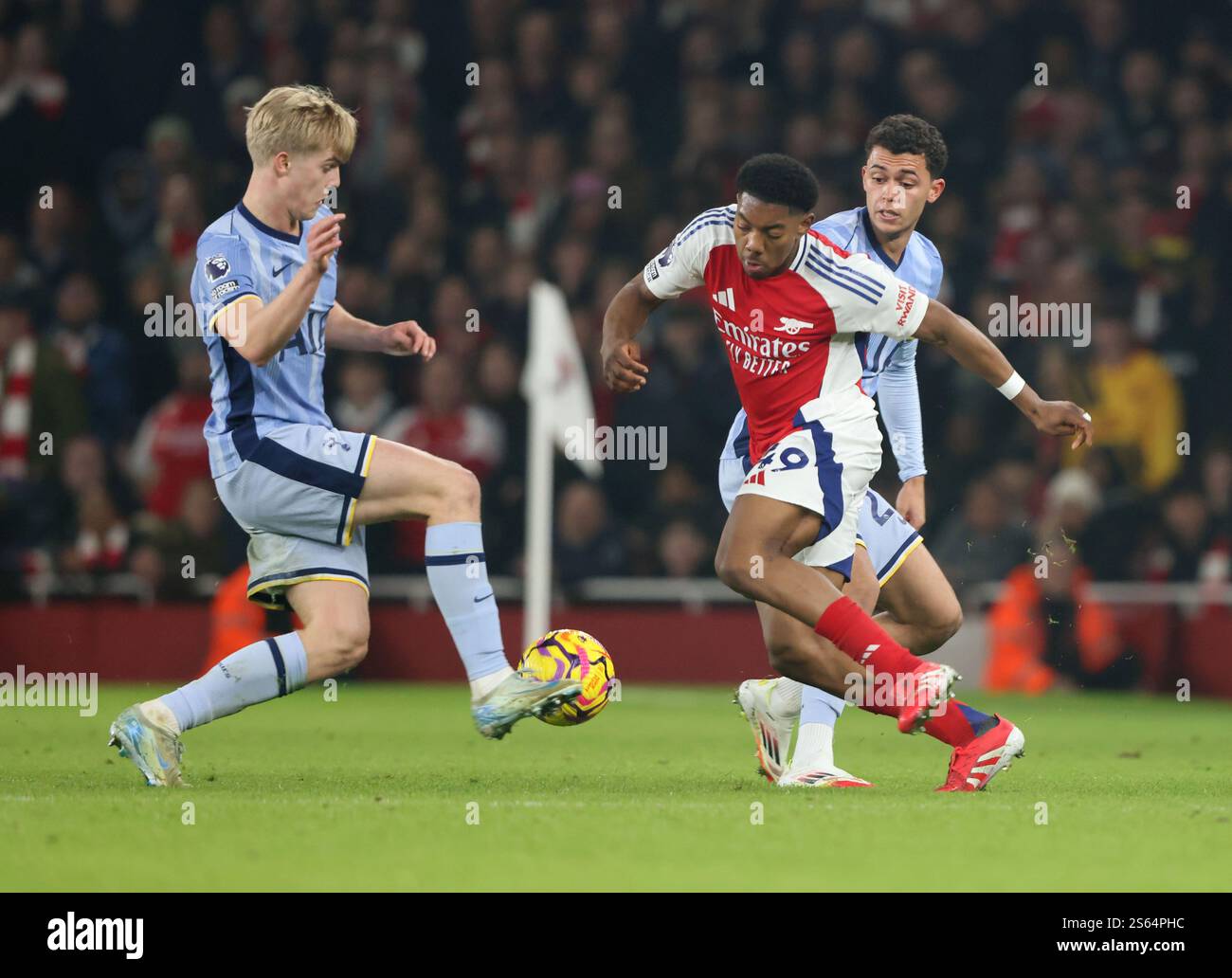 London, UK. 15th Jan, 2025. Lucas Bergvall (TH) Myles Lewis-Skelly (A ...