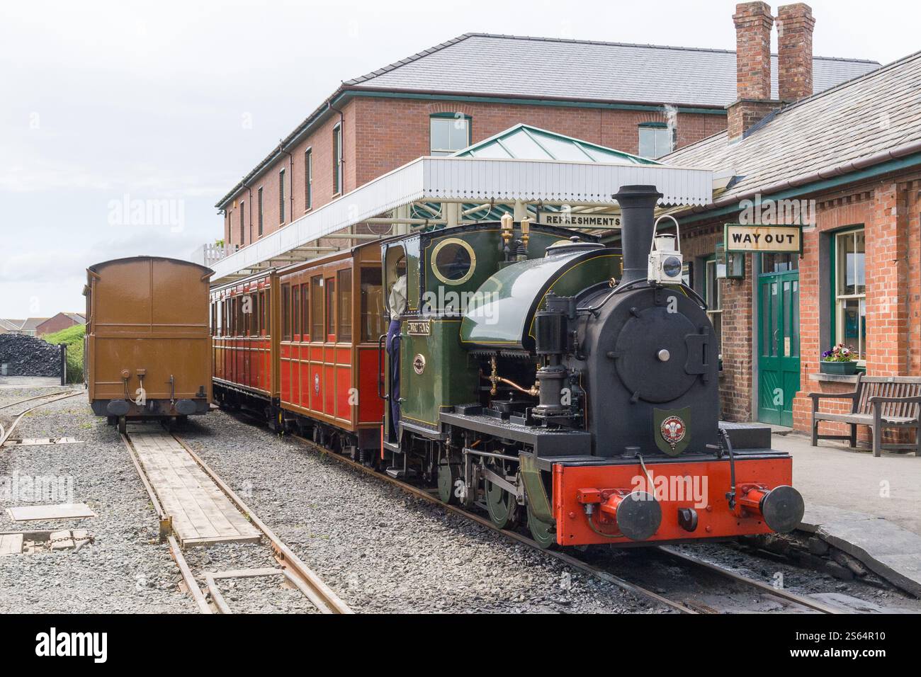A steam train on the Talyllyn Railway Stock Photo - Alamy