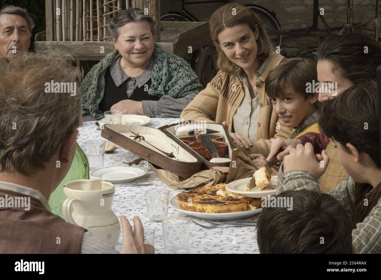 THE CHILDREN'S TRAIN, (aka IL TRENO DEI BAMBINI), right, from top ...