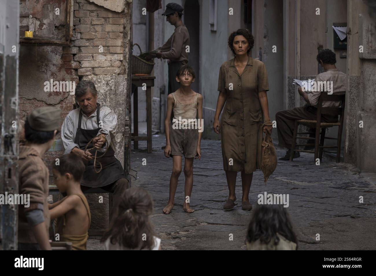 THE CHILDREN'S TRAIN, (aka IL TRENO DEI BAMBINI), from left: Christian ...