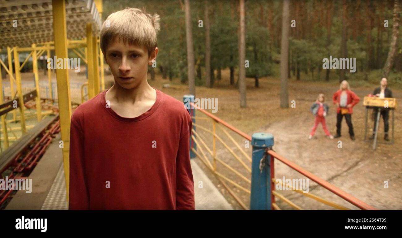 CRUST, (aka KRUSTE), foreground: Philip Kapell; background from left: Luise Landau, Heinz ...