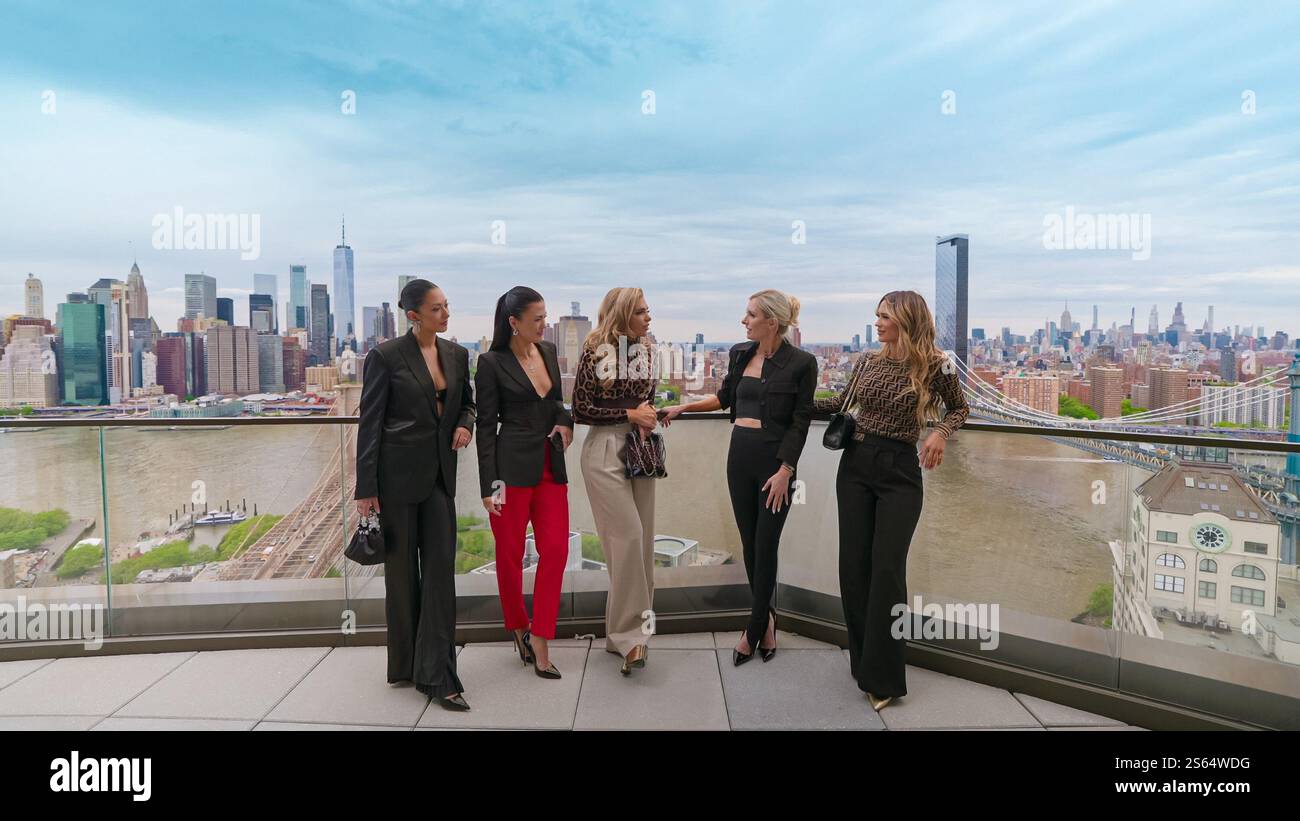 SELLING THE CITY, from left, Jordyn Taylor Braff, Abigail Godfrey ...