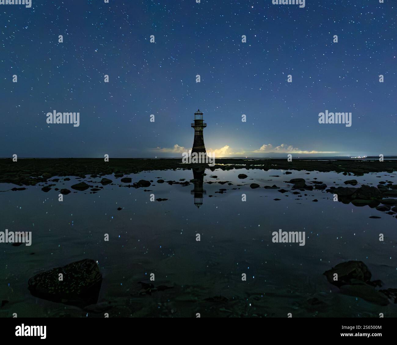 Night sky over lighthouse hi-res stock photography and images - Alamy