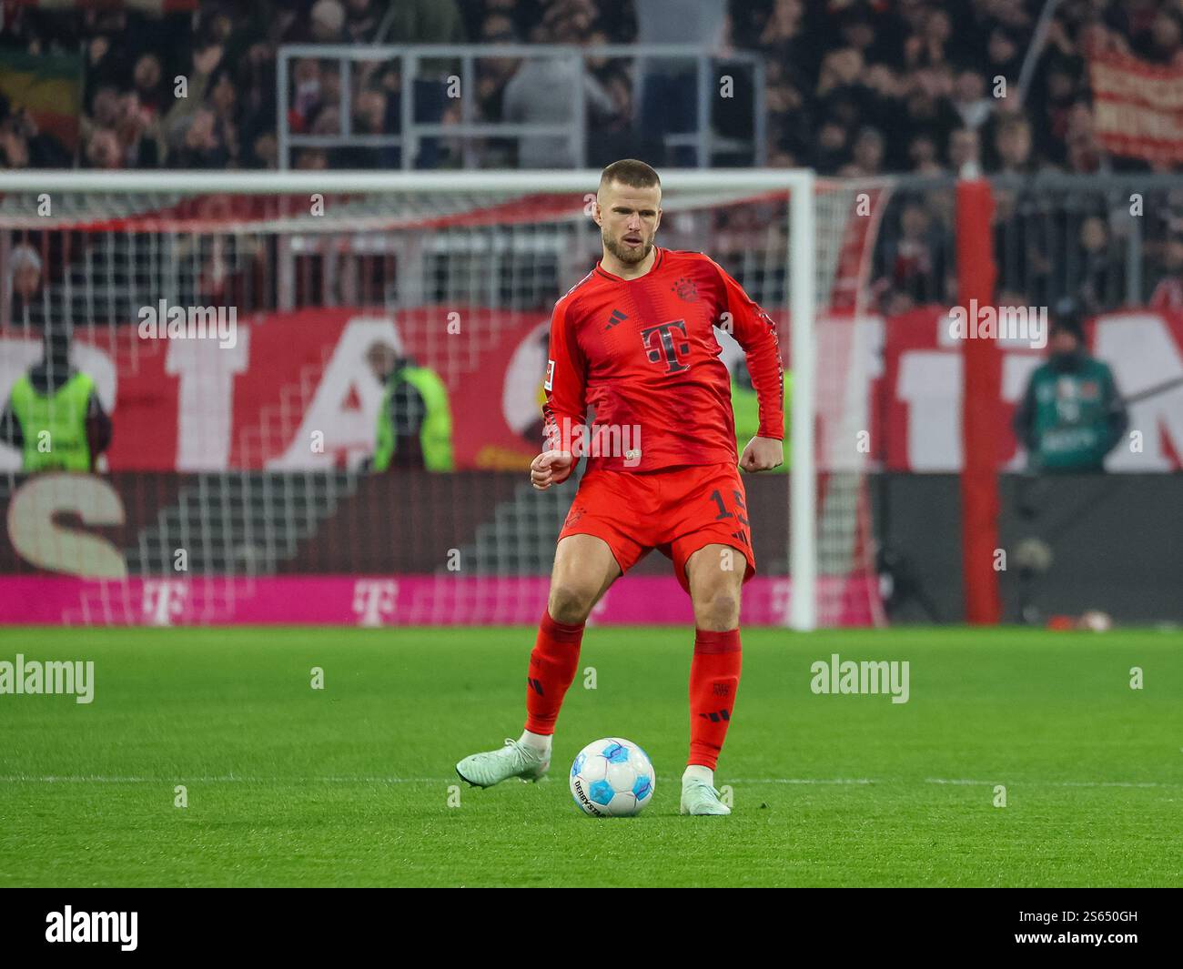 Eric Dier (FC Bayern Muenchen, #15) mit Ball, GER, FC Bayern Muenchen ...