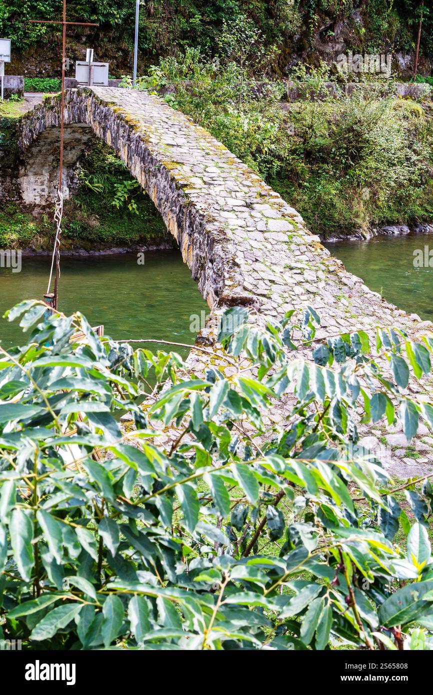 travel to Georgia - Tskhemlara stone arch bridge in Tskhemlara village ...
